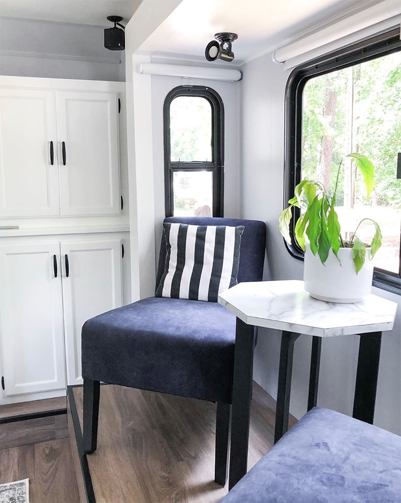 RV Tour: Remodeled 5th Wheel from @fifthwheelfarmhouse